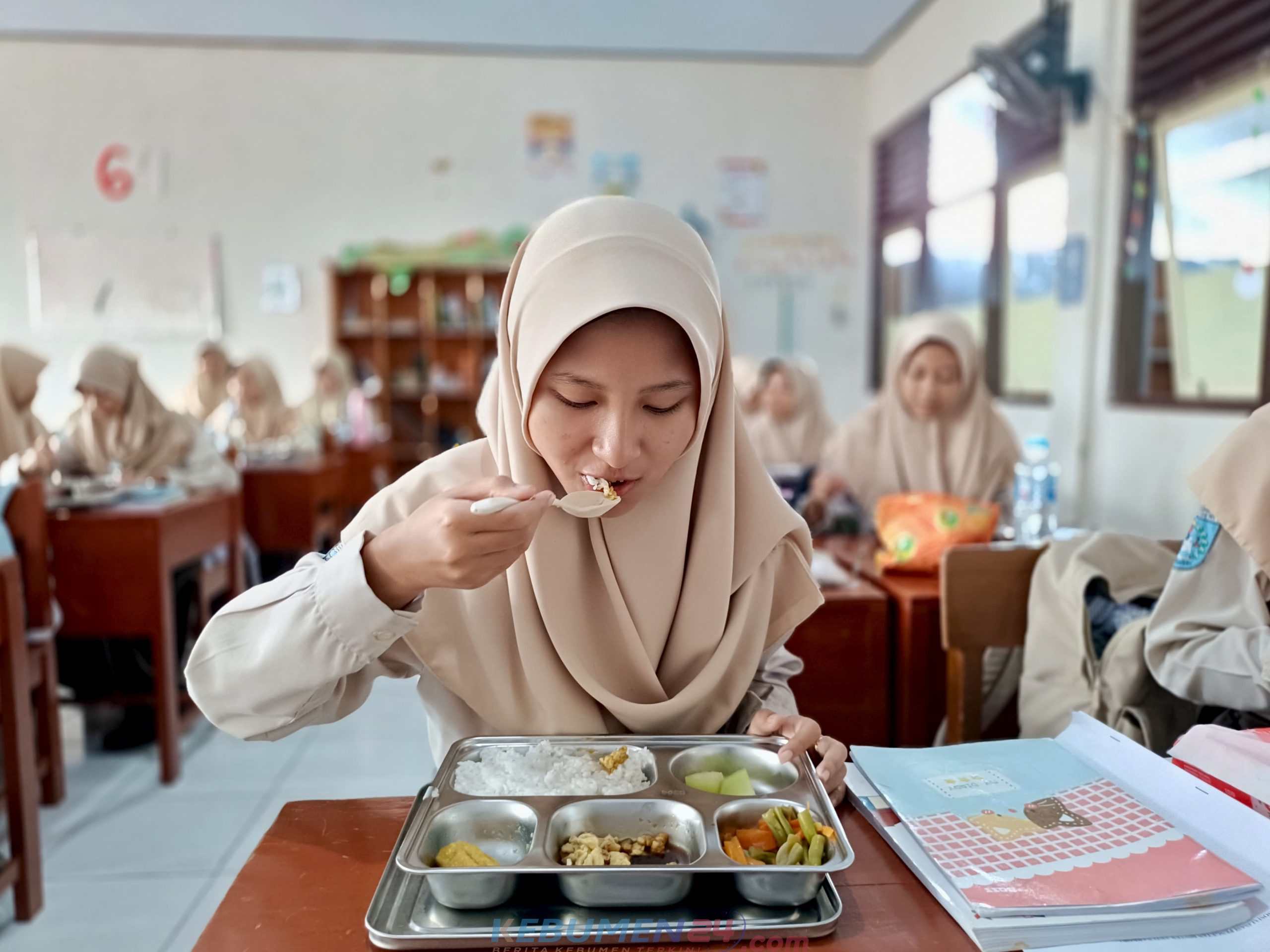 Penerapan SOP Produksi MBG untuk Standar Layanan Optimal - AgaDisplay.com